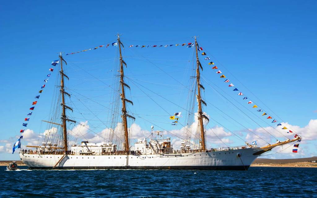 La Fragata Libertad arriba a Madryn el lunes 23 y desde el martes podrá ...