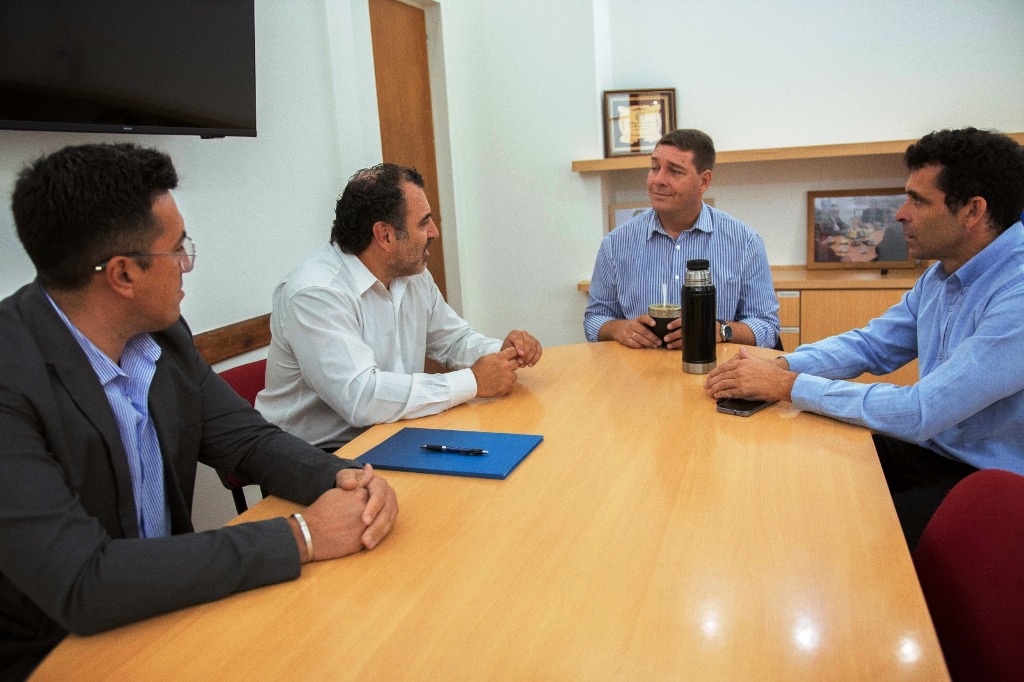 La Asociación Bancaria visitó al intendente Biss, expresando su rechazo ...